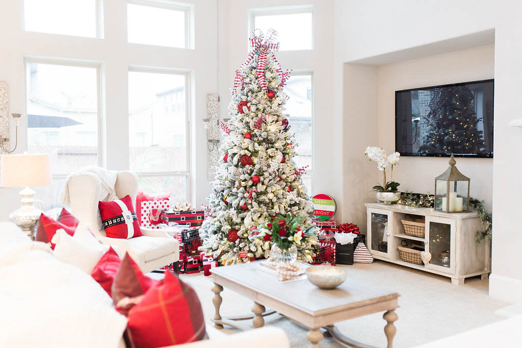 Holiday Home Decor | Life and Style | Jessica Crum